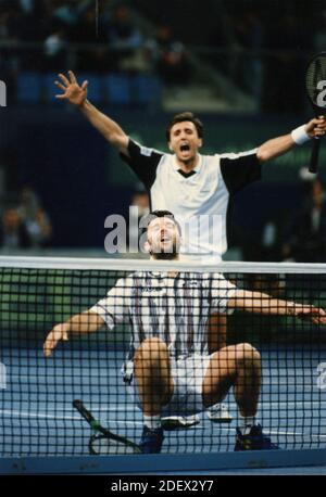 I tennisti italiani Andrea Gaudenzi e Diego Nargiso, anni '90 Foto ...
