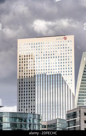 La Torre Egee (Tour Égée) a la Defense, sede centrale di Elior, Parigi, Francia Foto stock - Alamy