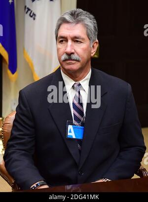 Mario Longhi di US Steel ascolta come presidente degli Stati Uniti ...