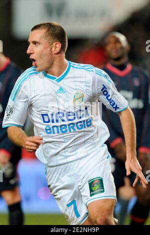 Il Benoit Cheyrou di Marsiglia celebra dopo aver segnato con il suo ...