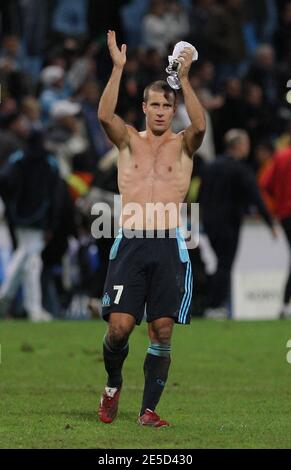 Il Benoit Cheyrou di Marsiglia celebra dopo aver segnato con il suo ...