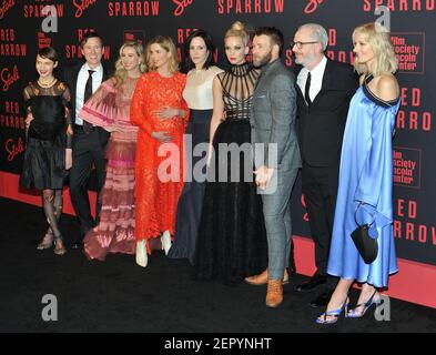 L-R: Attrice Sasha Frolova, coreografo Kurt Froman, attrici Isabella ...