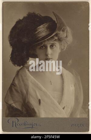 Mlle Robinne, Emile Auguste Reutlinger (francese, 1825 - 1907), circa ...