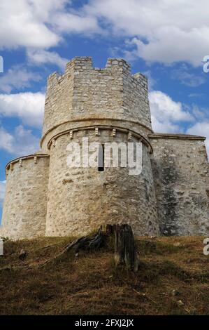 Chiesa fortificata in pietra e macerie di San Nicola vicino a Nin nella ...