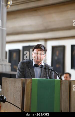 Pfarrer Matthias Paul und der Salvador Dalí Experte Pfarrer Dr. Herbert ...