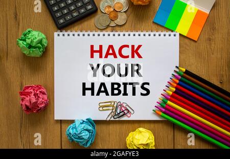 Hack il vostro simbolo di abitudini. Carta bianca con le parole 'Hack ...
