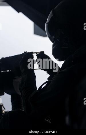 NEGLI STATI UNITI Marine with the Advanced Machine-Gun Course spara una ...