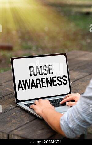 Didascalia concettuale aumentare la consapevolezza. Parola per la creazione di una campagna di ...