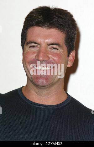 Simon Cowell, qui raffigurato in una fotocellula Simpsons a Londra, è ...