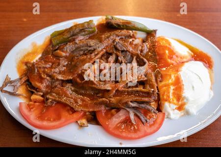 Iskender kebab, o Iskender Doner, un famoso piatto turco kebab è ...
