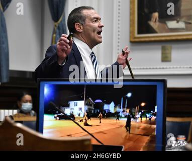 Mark Richards, lead attorney for Kyle Rittenhouse, cross-examines Dr ...