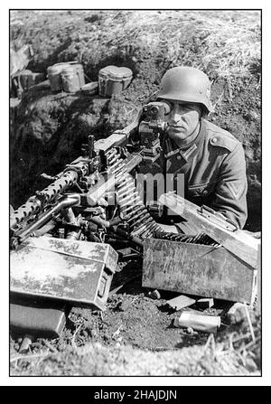 WW2 Propaganda Nazi MG-42 Machine Gun seconda guerra mondiale immagine del soldato nazista dell ...