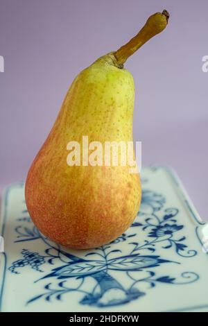 Una pera, varietà Abate Fetel Foto stock - Alamy