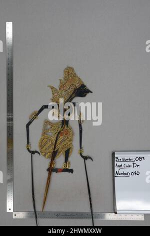 Shadow Puppet (Wayang Kulit) di Kresna, dal set Kyai Nugroho. Creatore ...