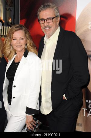 Cheryl Ladd con Brian Russell alla prima di Annie al Mann's Chinese ...