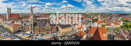 Monaco di Baviera skyline della città di marienplatz nuovo municipio di ...