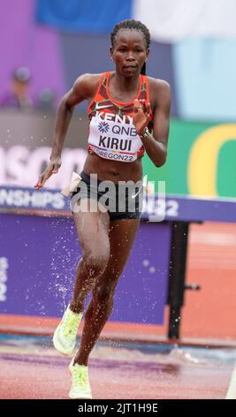Purity Kirui del Kenya, che gareggia nelle 3000m steeplechase femminile ...