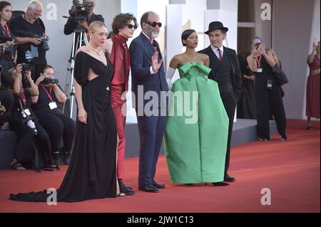 MARK RYLANCE e TAYLOR RUSSELL in BONES AND ALL (2022), regia di LUCA ...