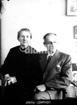 La famiglia Karl Johan Östergren (fotografo) con la moglie Lovisa ...