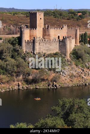 Castello di Almourol, un iconico Cavalieri Templari fortezza costruita ...