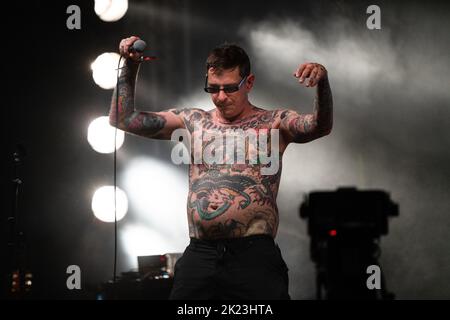 Sebastian Murphy dei Viagra Boys sul far out Stage al Green Man 2022 ...