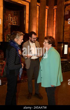 Im Bild: Karin Großmann, Lukas Rietzschel und Barbara Klepsch. Der ...