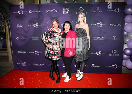 Barbara Engel,Iren Jahn und Julia Przybylski aka Julia (GNTM) beim ...
