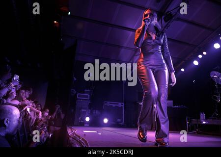 La cantante italiana Mara Sattei, pseudonimo di Sara Mattei, durante il ...