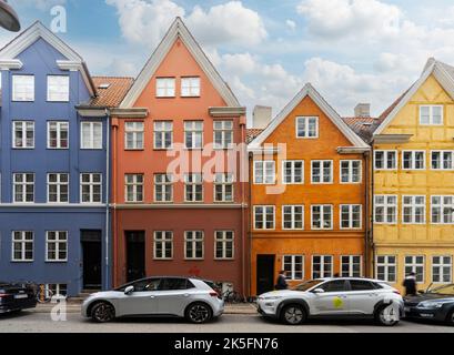 Copenaghen, Danimarca. Ottobre 2022. Le case colorate dei secoli 17th ...