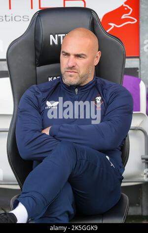 Il manager di Salford City Neil Wood durante la partita della Sky Bet ...