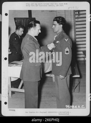 Brig. Il generale Haywood S. Hansell e il colonnello Curtis E. Lemay ...