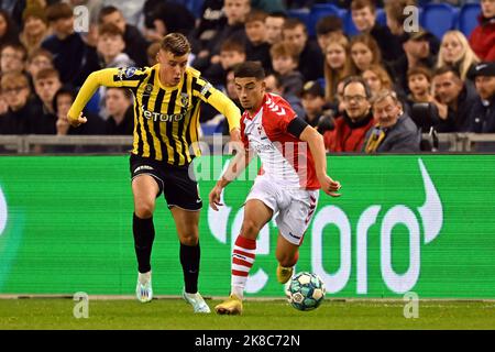 EMMEN - (lr) Mohamed Bouchouari del FC Emmen, Umaro Embalo di Fortuna ...