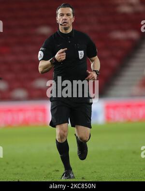 Arbitro Dean Whitestone durante la partita per il campionato Sky Bet ...