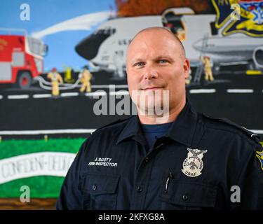 Jay Scott, un ispettore antincendio assegnato al 6th ingegneria civile ...