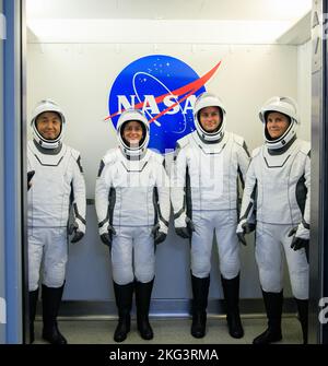 Prove di tuta e walkout SpaceX Crew-5. L'astronauta JAXA (Japan ...