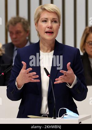 Schwerin, Germania. 24th Nov 2022. Heiko Geue (DOCUP), ministro delle ...