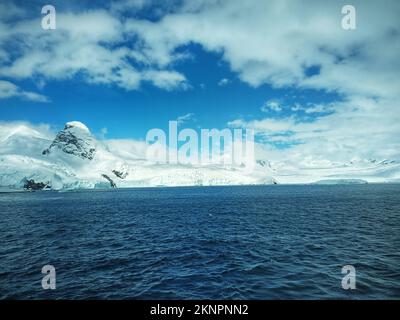 baia di cierva,antartide,antartide,penisola antartica,montagne innevate ...