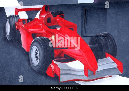 Grafite di Michael Schumacher visto sull'edificio, a Sarajevo, Bosnia ...