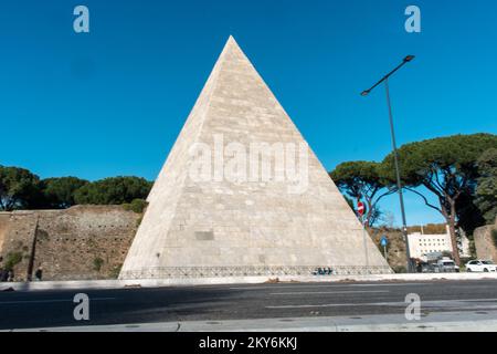 Un particolare della Piramide di Cestio (Piramide Cestia) a Roma, una piramide romana di 2.000 ...