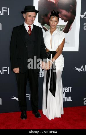 MARK RYLANCE e TAYLOR RUSSELL in BONES AND ALL (2022), regia di LUCA ...