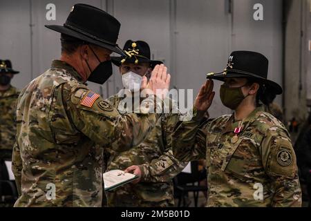Col. Joseph Ewers, comandante del reggimento di cavalleria 2nd, centro ...