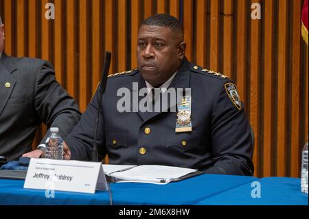 NEW YORK, NEW YORK - GENNAIO 05: Il capo della Patrol di NYPD John M ...