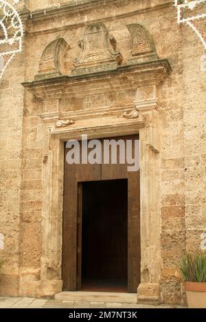 Racale, Italia. Chiesa di San Giorgio il Martire. Vetrate raffiguranti ...