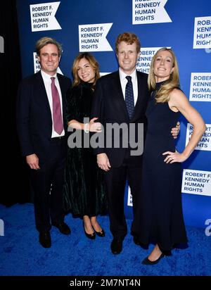 Matthew Rauch Kennedy, left, and wife Katherine Lee Manning pose with ...