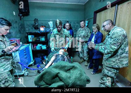 L'onorevole Gilbert Cisneros Jr., Sottosegretario alla Difesa per il ...