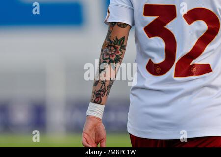 Dettagli tatuaggi di Elena Linari (COME Roma) durante il calcio ...