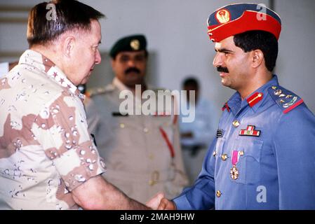 LT. GEN. Charles A. Horner, comandante, Stati Uniti Central Command Air ...