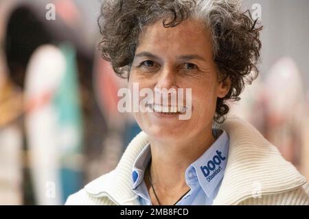 Andrea HOEPPNER, tre volte campione del mondo del surf, ritratto ...