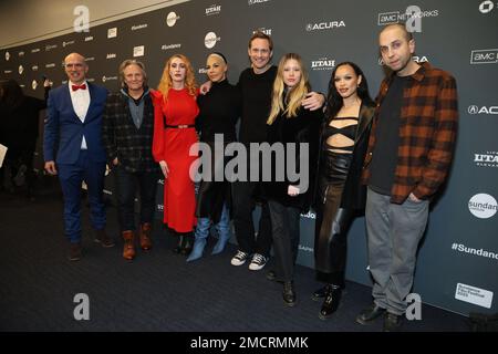 Alexander Skarsgard, mia Goth, Cleopatra Coleman e Brandon Cronenberg ...