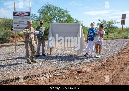 Gen. Anthony R. Hale, USA Army Intelligence Center of Excellence e Fort ...